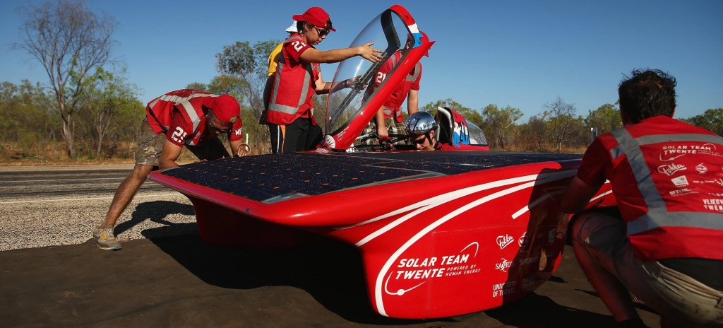 World Solar Challenge: Teams race 3,000 Km solar-powered car